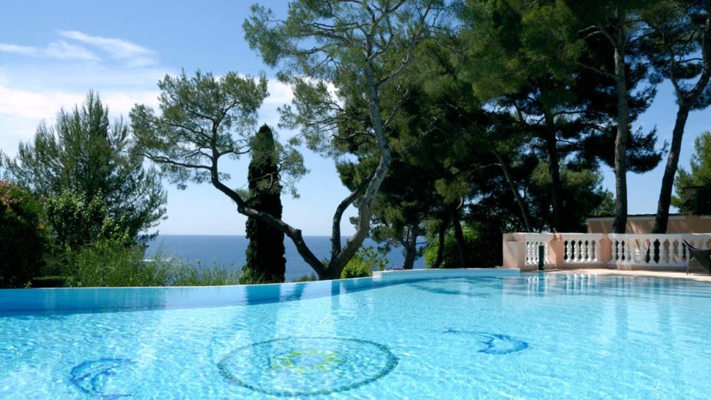 Europe: Top 5 Luxury Hotel Suites with Private Pools