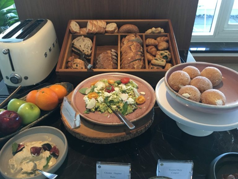 Review-Fairmont Pacific Rim Vancouver Gold Floor Lounge